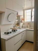 China Custom Make High Gloss Lacquer with Free Handles Modern Kitchen Cabinet for sale