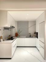 China Contemporary L-Shape Medium Kitchen Shaker Cabinets Modular Customized Furniture for sale