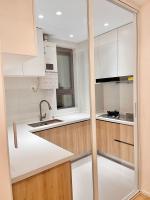 China Modern U-Shape Kitchen With Small Island Shaker Cabinets Custom Kitchen Cabinet for sale