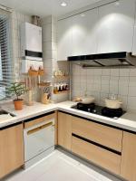 China Modern U-Shape Kitchen With Small Island Shaker Cabinets Custom Kitchen Cabinet for sale