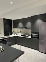 China Plywood Shaker Wooden Furniture Assembled Kitchen Cabinets With Island Unit for sale