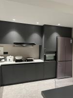 China Plywood Shaker Wooden Furniture Assembled Kitchen Cabinets With Island Unit for sale