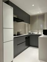 China Modern Kitchen Cabinet with Marble Countertop for Apartments for sale