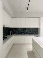 China Modern Handleless MDF Kitchen Cabinet Push-To-Open Design for sale