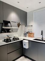 China Custom Matte Finish Anti-Scratch Kitchen Cabinets for sale