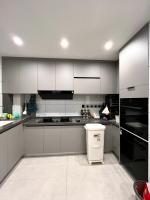 China Painted Kitchen Cabinet Set For Effortless Maintenance for Apartment for sale