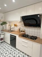 China Painted Kitchen Cabinet Set For Effortless Maintenance for Apartment for sale