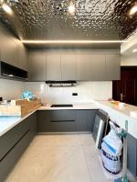 China Modern High Gloss Kitchen Cabinets Featuring Elegant Stainless Steel Hardware for sale