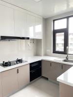 China Modern Kitchen Cabinet with Melamine Plywood Customizable Design for sale