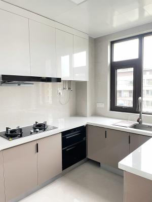 China Modern Kitchen Cabinet with Melamine Plywood Customizable Design for sale
