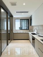 China Modern Kitchen Cabinet with Premium Fittings and Custom Materials for sale