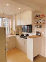 China Modern Kitchen Cabinet with Premium Fittings and Custom Materials for sale