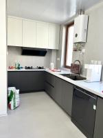 China Modern Kitchen Cabinet with Melamine Door Panel Customizable for sale