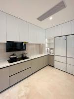 China Modern Kitchen Cabinet with Melamine Door Panel Customizable for sale