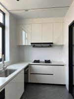 China Modern Kitchen Cabinet with Melamine Finish for Apartments for sale