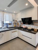 China Modern Kitchen Cabinet with Melamine Finish for Apartments for sale