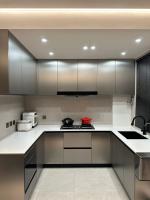 China Modern Kitchen Cabinet with Melamine Finish for Apartments for sale