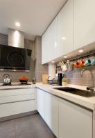 China Modern Kitchen Cabinets with MDF Plywood Doors for Residence Hotel for sale
