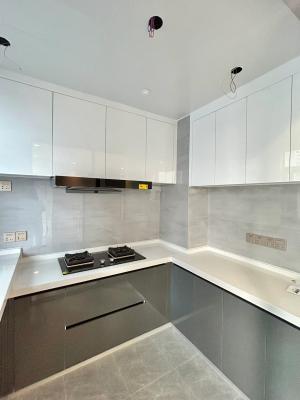 China Modern Kitchen Cabinets with Quartz Countertop and Backsplash for sale