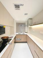 China China Factory Kitchen Cabinets with Glossy Finish and Configurable Layouts for sale