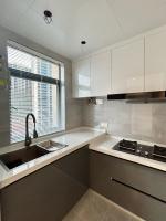 China China Factory Kitchen Cabinets with Glossy Finish and Configurable Layouts for sale