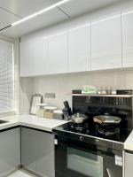 China Custom American Style Kitchen Cabinet with Island Plywood for sale