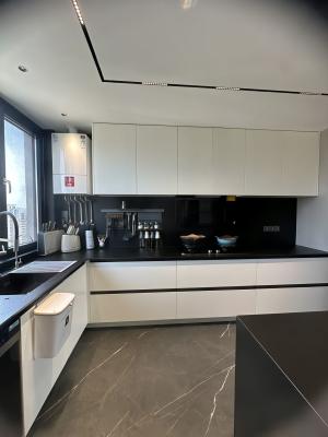 China Custom Modern Kitchen Cabinet for Residence Apartment Hotel for sale