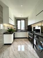 China Custom Modern Kitchen Cabinets with Island Free Design for sale