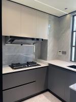 China Modern Kitchen Cabinet with Customized Countertops and Cupboards for sale