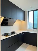 China Modern Kitchen Cabinet with Customized Countertops and Cupboards for sale