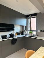 China Modern Kitchen Cabinet with Customized Countertops and Cupboards for sale
