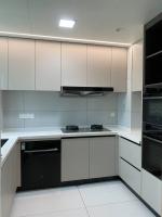 China Modern Wood Kitchen Cabinets with Island Customizable Colors for sale