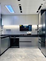 China Modern Wood Kitchen Cabinets with Island Customizable Colors for sale