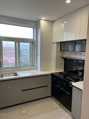 China Modern Kitchen Cabinet with Quartz Countertop and Faucet for sale