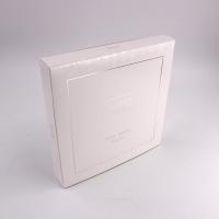 China 400gsm Skincare Cosmetic Packaging Boxes Custom Logo Silver Foil Carton Box Printing for sale