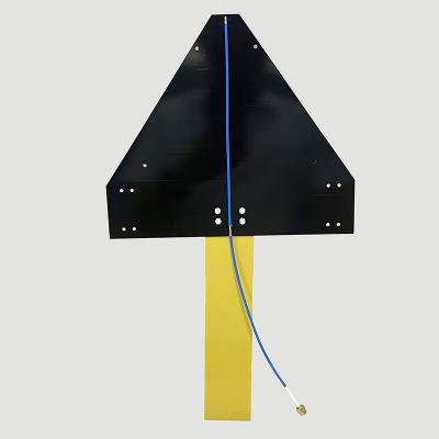 China 400-6000MHz 7dBi Gain Waterproof Microstrip Directional Antenna for UAV Measurement and Control for sale