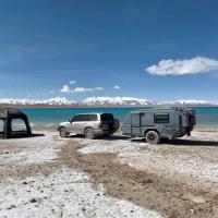 China 1400kg 4wd Camper Trailer 600W Solar Off Grid Camper Trailer 300AH Battery for sale