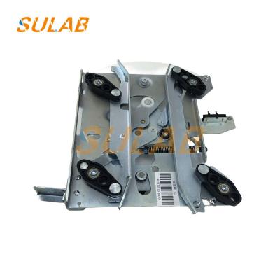 China KM902670G13 R6 Short Arm Door Knife with Thickened Galvanized Steel Plate and Built-in Lock Mechanism for Elevator Door Operator Safety for sale