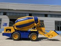 China 2 Cubic Meters Self Loading Concrete Mixer Truck 6.0cbm Yield Articulated Chassis for sale