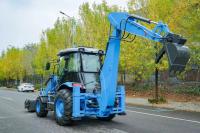 China Compact Tractor Backhoe Loader Front Loader 2800kg Rated Load 9300kg Operating Weight for sale