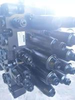 China Mini Excavator Spare Parts KMX15YC Control Valve for E385 Excavator Main Valve 40mm for sale