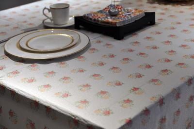 China Vintage Floral Party Paper Tablecloths 54x108 Inch Bulk OEM Custom for sale