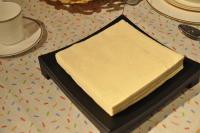 China 2 Ply 20gsm Disposable Paper Napkins 13x13inch Personalized Eco Friendly for sale