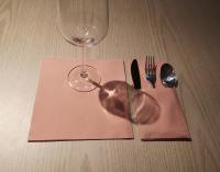 China Pink 40x40cm Airlaid Dinner Napkins 1 Ply 55-70gsm Disposable Party Napkins for sale
