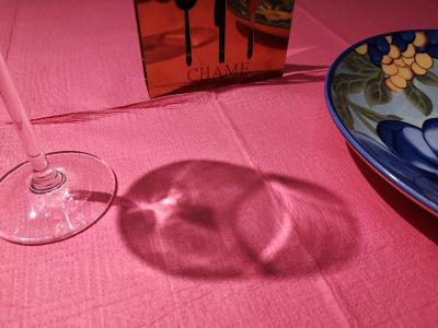 China Waterproof Disposable Paper Tablecloth 137x180cm Biodegradable Party Table Cover for sale