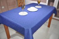 China Disposable Waterproof Table Cover 137x180cm Biodegradable Party Banquet Decoration for sale
