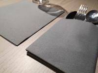 China OEM 1 2 Ply 30x30cm Unscented Colored Airlaid Paper Napkins for Hotel Restaurant Wedding for sale