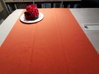 China Disposable Airlaid Tablecloth 1.2m x 1.8m Eco Friendly Waterproof Oil Proof for Banquet Wedding Hotel for sale