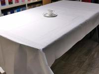 China Non-Toxic White Table Cover 274cm x 180cm Virgin Wood Pulp Disposable for sale