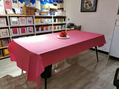 China 2ply 180cm Disposable Paper Tablecloth Virgin Wood Pulp Waterproof Party Banquet for sale